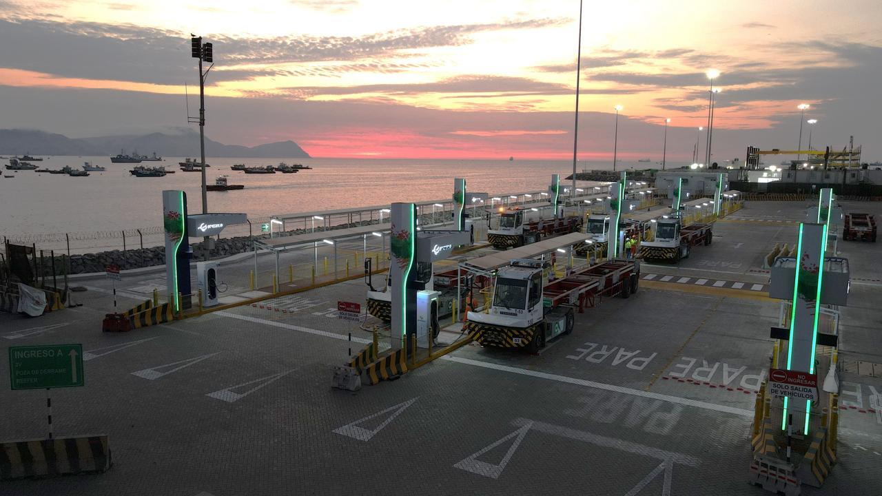 Perú inaugura el primer terminal portuario con estación de carga ...