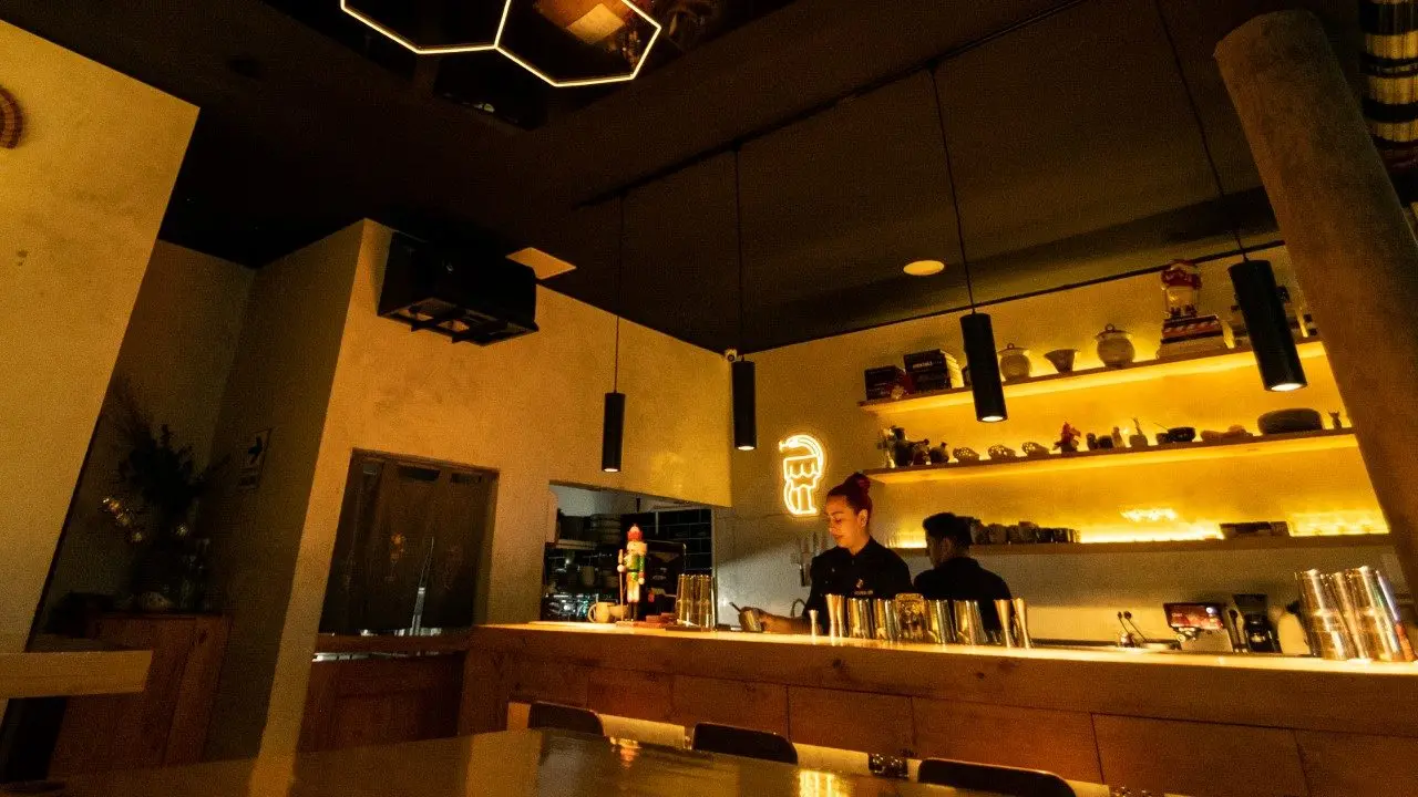 ¡Orgullo peruano! Lady Bee fue elegido uno de los 50 mejores bares del ...