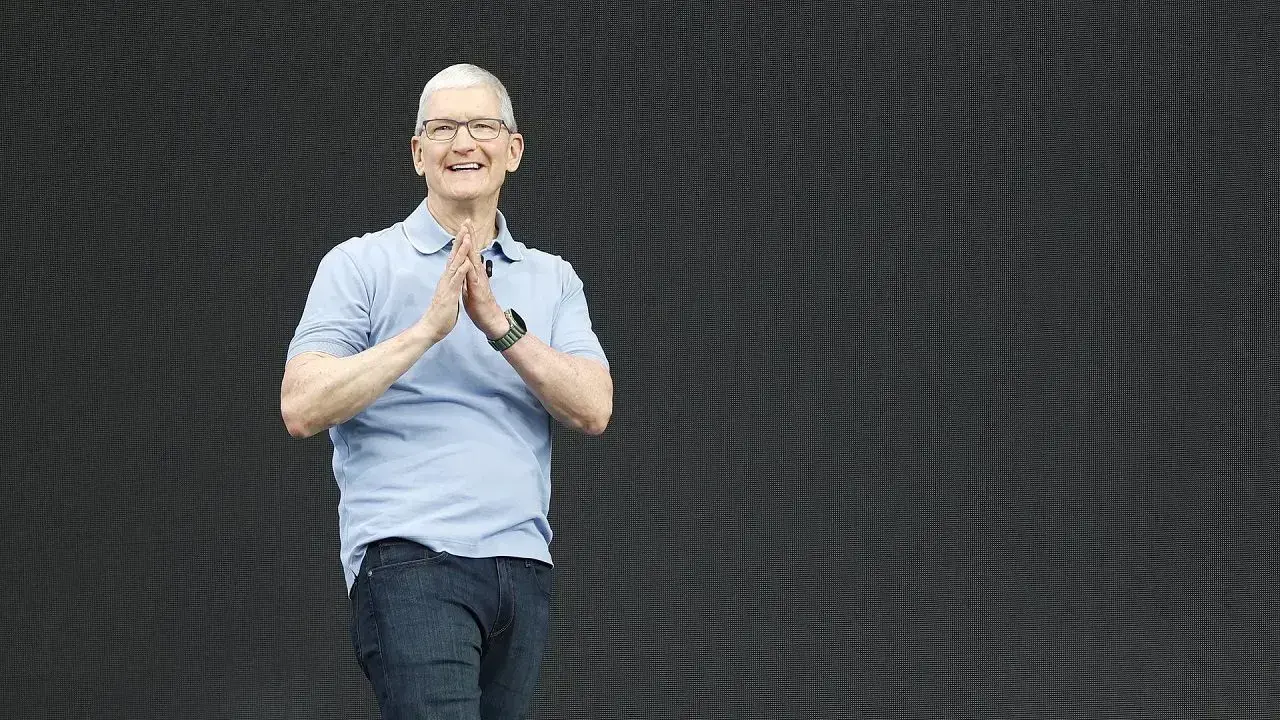 Tim Cook donó 4 millones de dólares para formar desarrolladores en ...