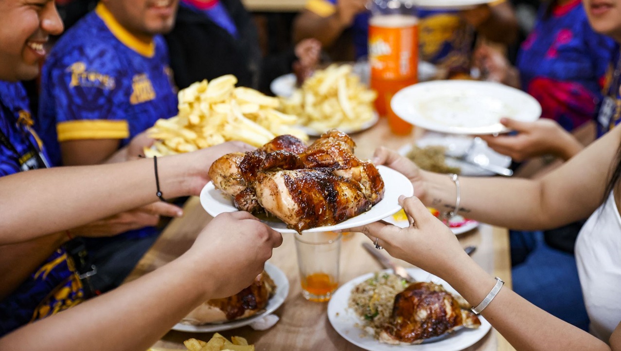 Más de 160 millones de platos de pollo a la brasa se servirán este 2025 ...